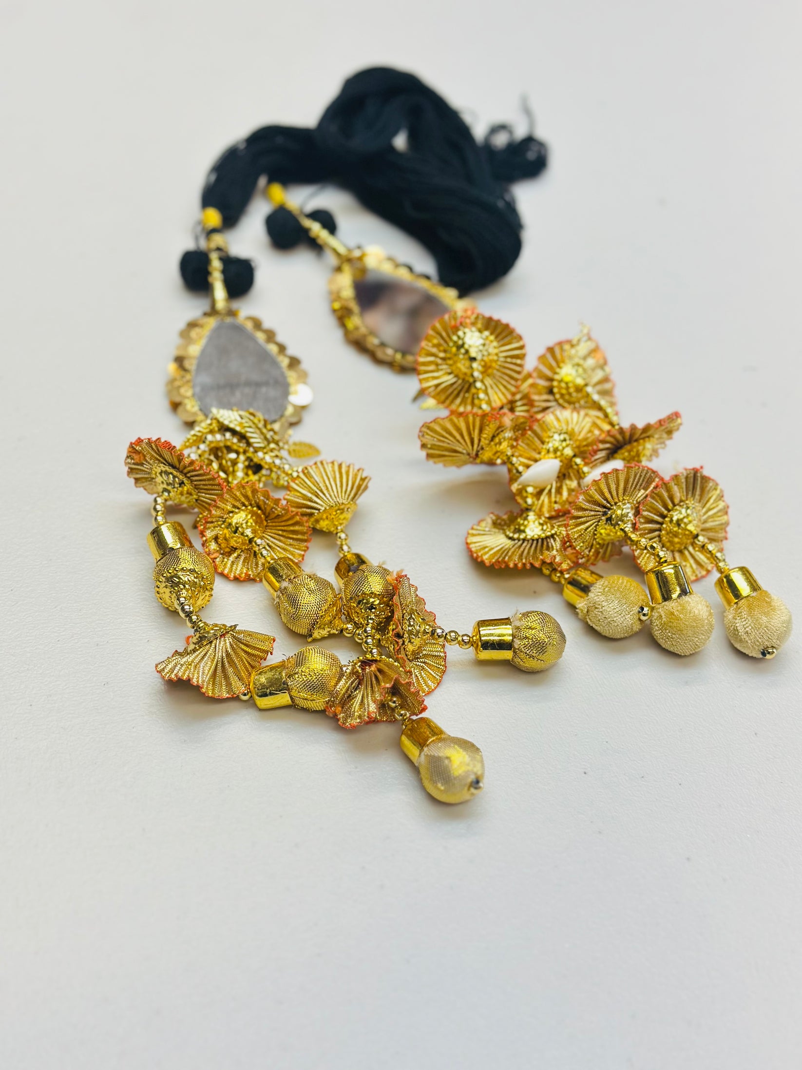 Mirror Paranda in gold colour, Code: PR1 – Timeless desires collection